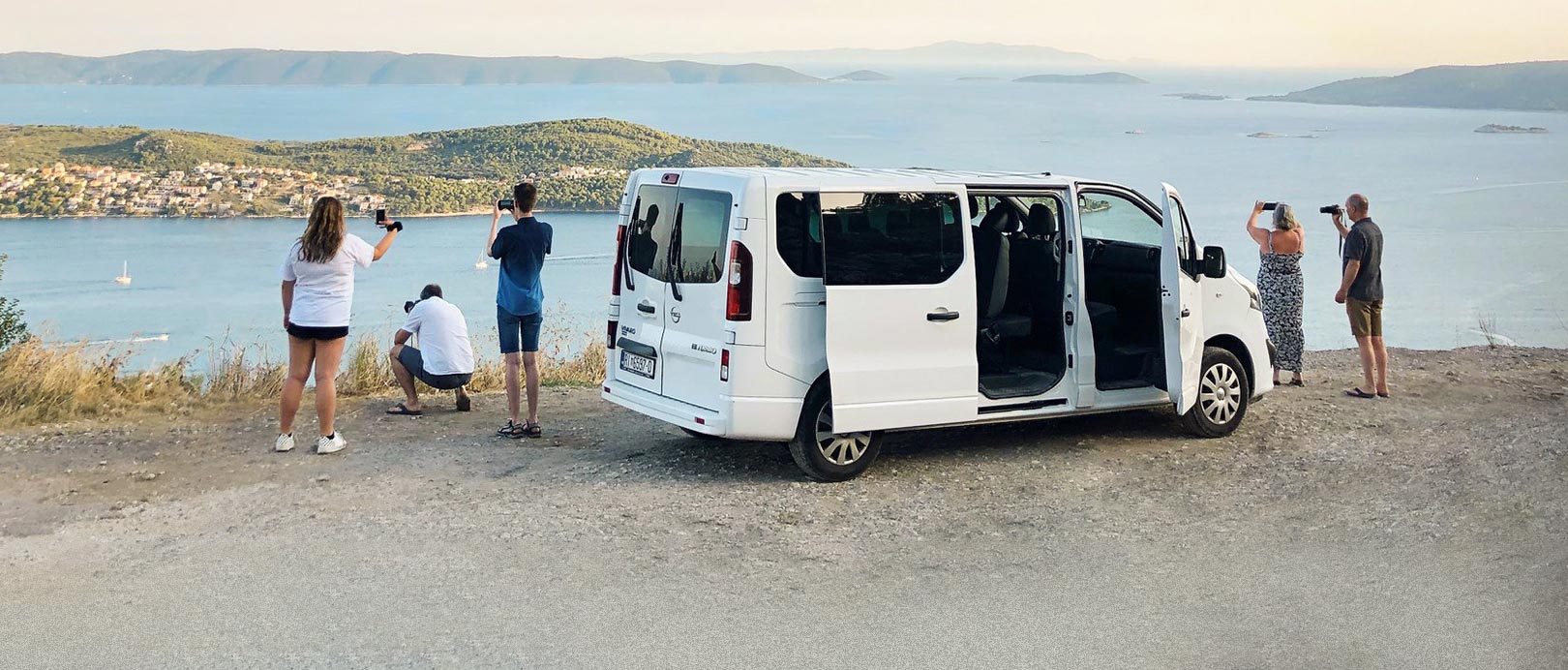 Minibus Car Hire | 100% Great Minibus Deal | Enjoy Travel